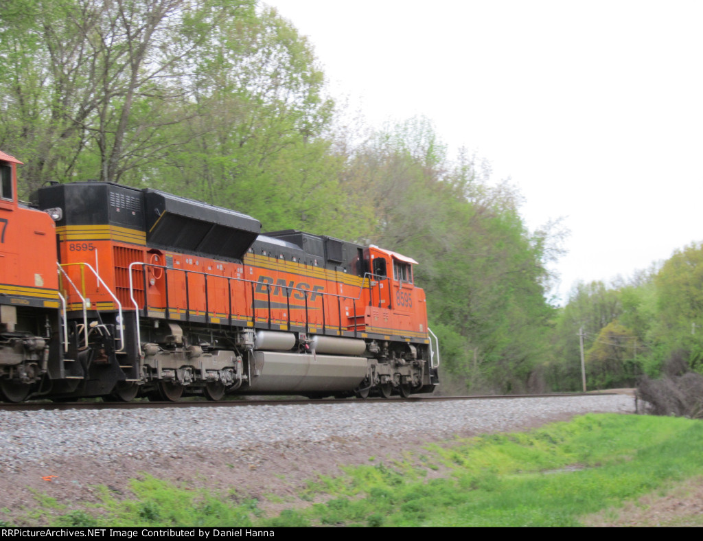 BNSF 8595